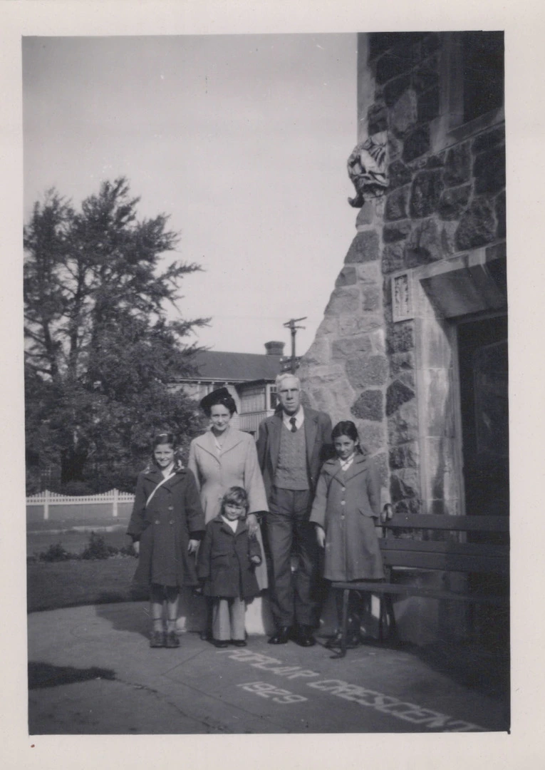 Group portrait at the Edmonds Clock Tower | Record | DigitalNZ