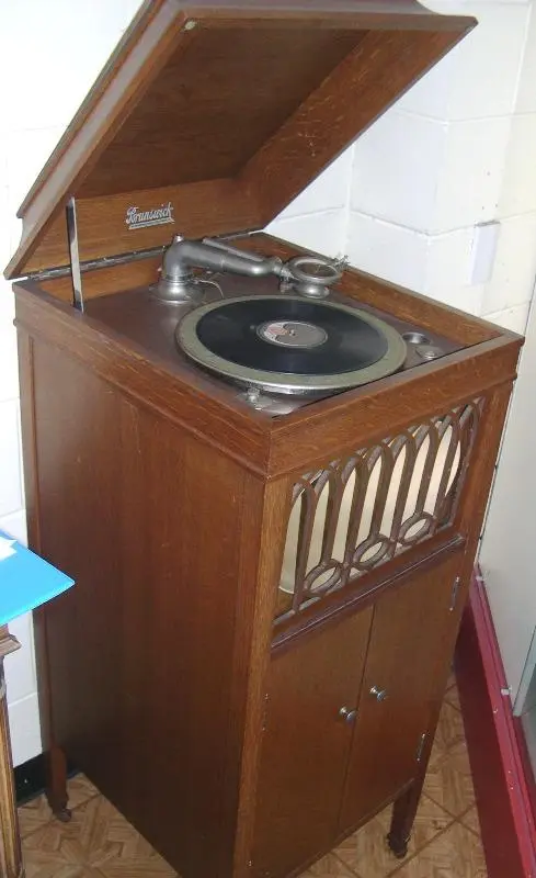 Phonograph Brunswick | Record | DigitalNZ