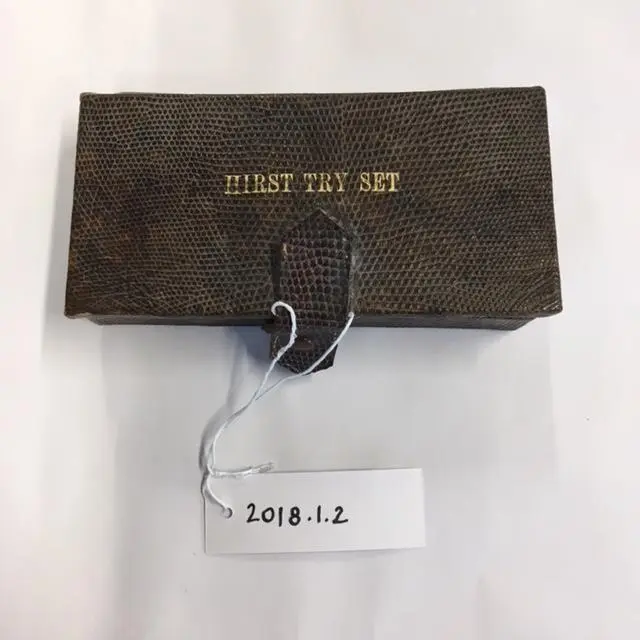 Trial Haptic contact lens set Hirst Try Set | Record | DigitalNZ