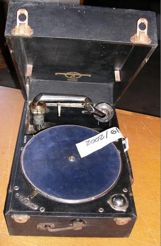 Phonograph Grafonola | Record | DigitalNZ