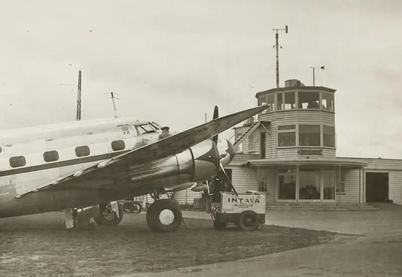 Union Airways NAC Lodestar | Record | DigitalNZ