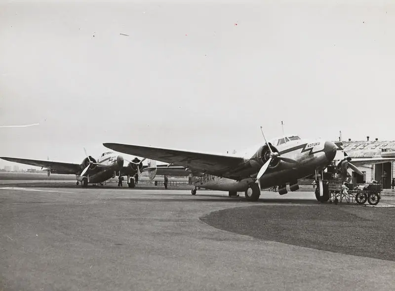 Union Airways NAC Lodestar | Record | DigitalNZ