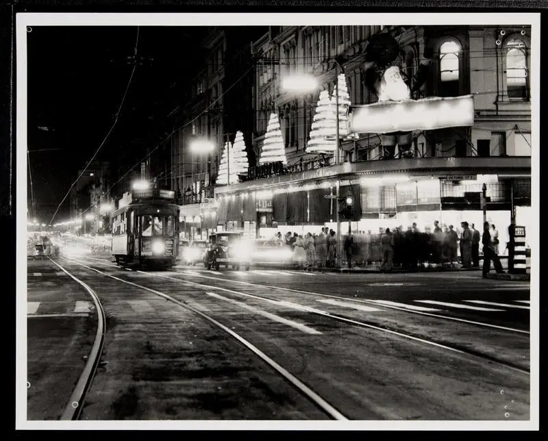 Tram 13 at night on Queen Street | Record | DigitalNZ