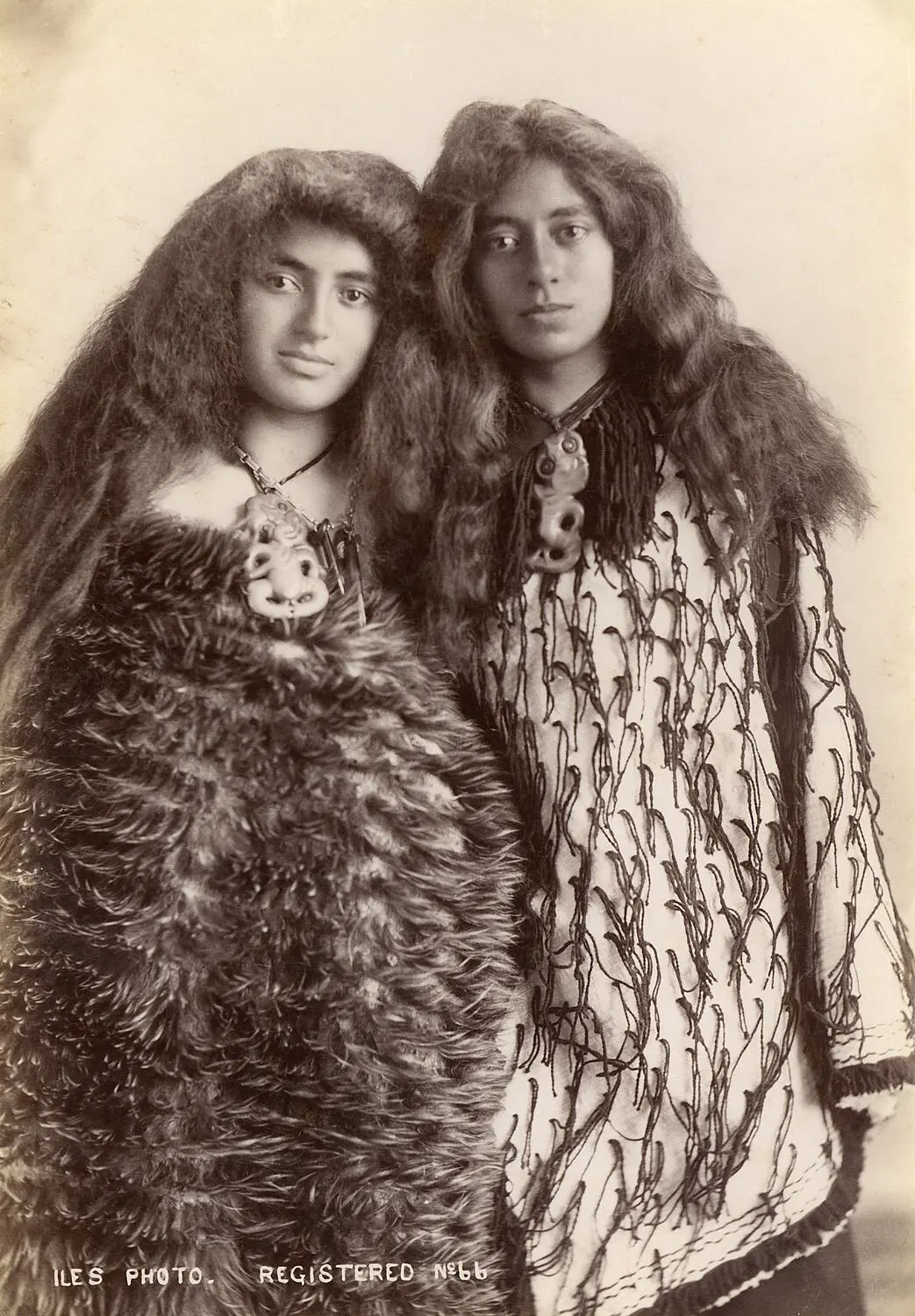 Maori women, New Zealand, c.1891-1930 | Record | DigitalNZ