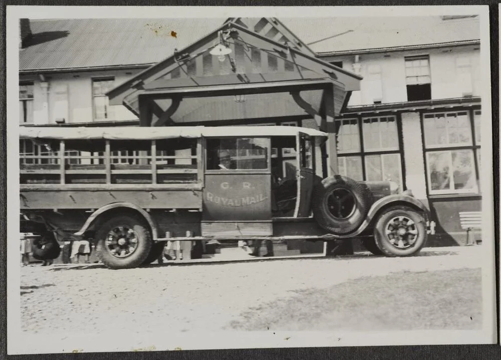 Mount Cook bus outside the Hermitage | Record | DigitalNZ