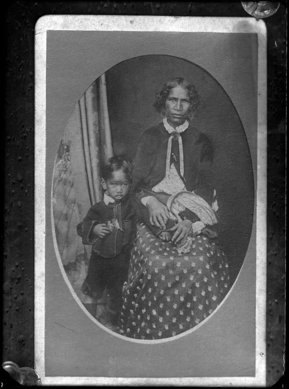 Makariri and child | Record | DigitalNZ