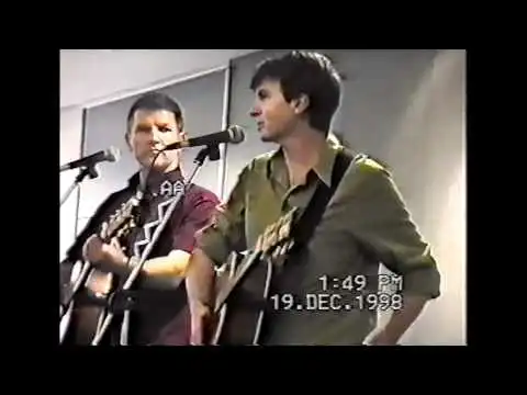 Tim & Neil Finn in Te Awamutu (1998) | Record | DigitalNZ