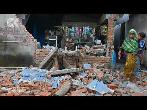 'Pandemonium' as people try to flee Lombok and surrounding islands ...