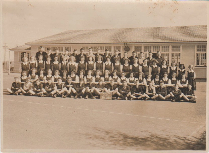 Howick District High School Secondary Department 1950 | Record | DigitalNZ