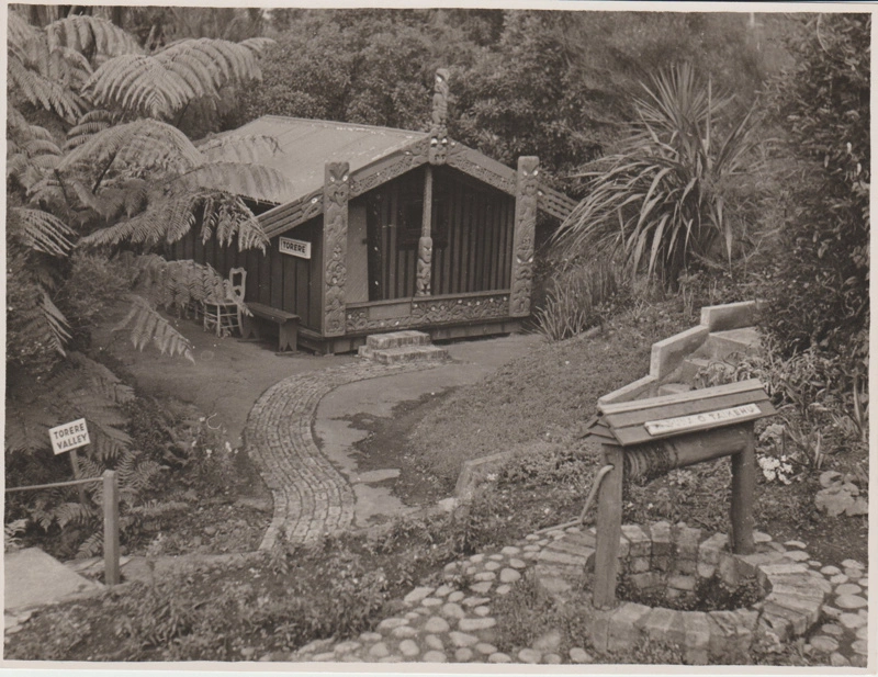 Torere Ngai Tai in the Tainui Garden 1947 | Record | DigitalNZ