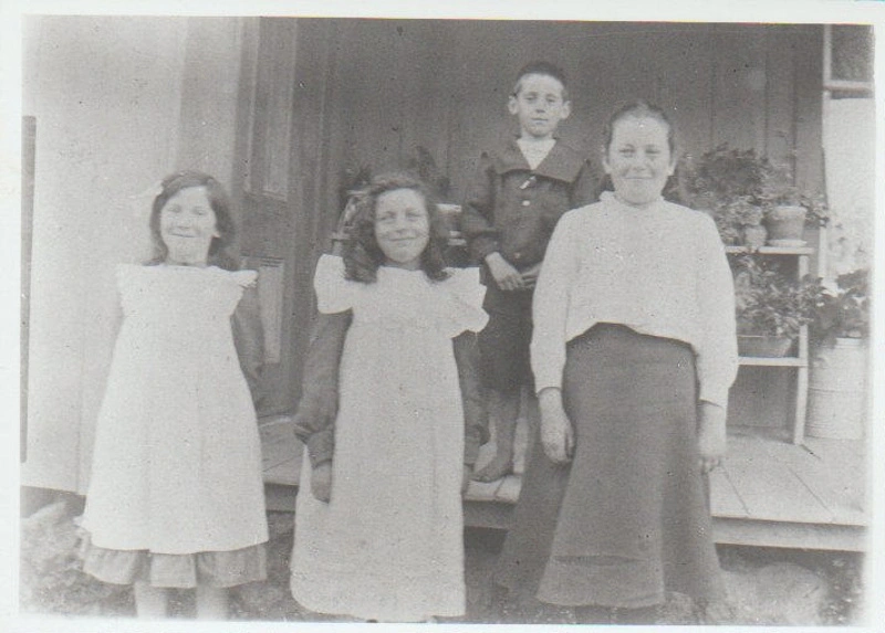 Annie Ferguson, Freda Andrews, Doug Andrews and Elsie Bell | Record ...