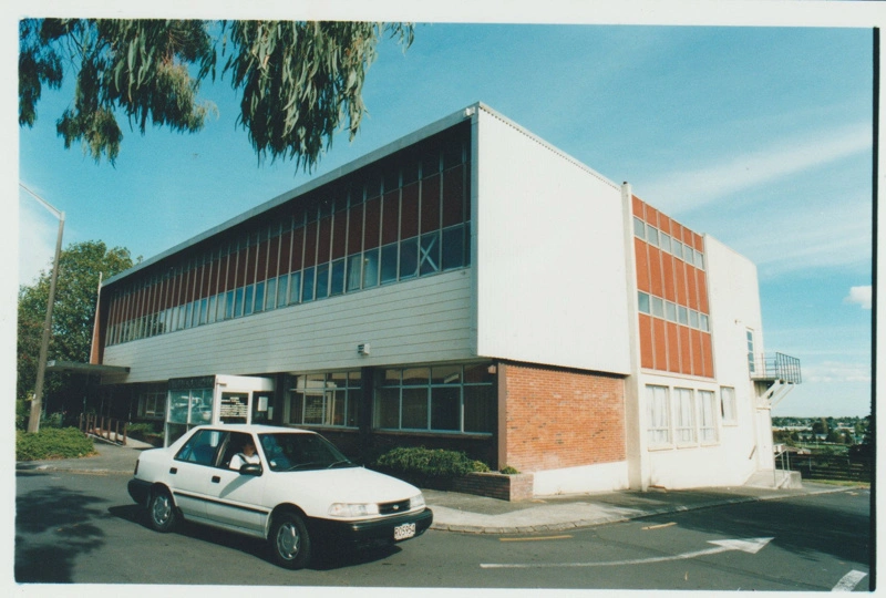 Howick Library at 16 Fencible Drive | Record | DigitalNZ