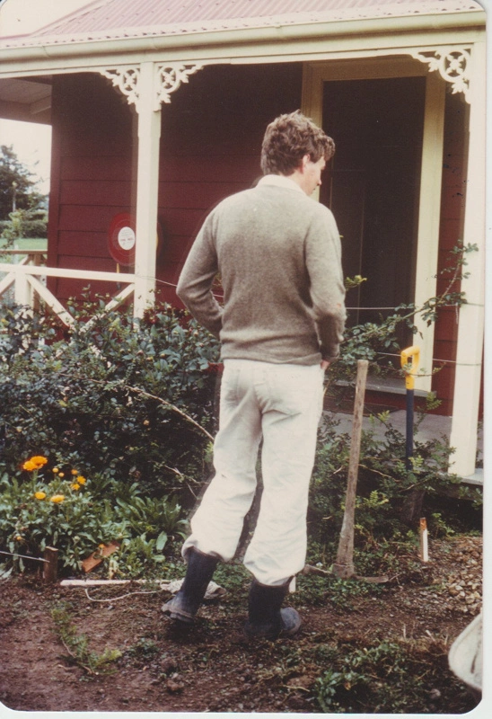 Pakuranga Jaycees building a path | Record | DigitalNZ