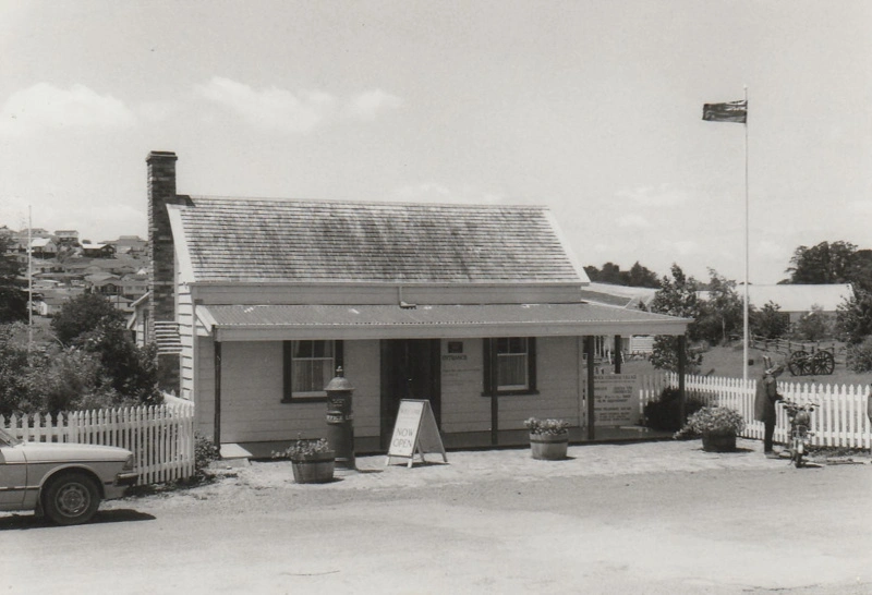 The entrance to the Howick Historical Village through Brindle Cottage ...