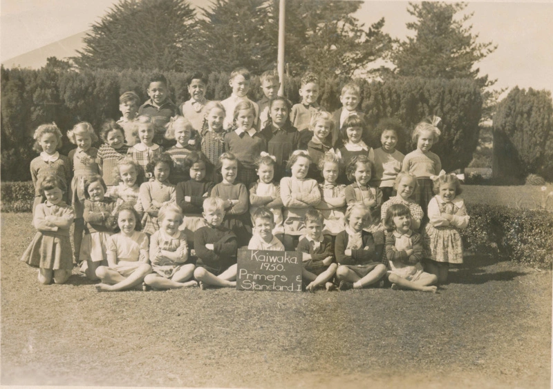 Kaiwaka Primary School 1950 | Record | DigitalNZ