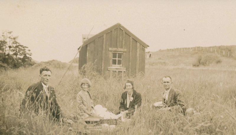 Logue Family | Record | DigitalNZ