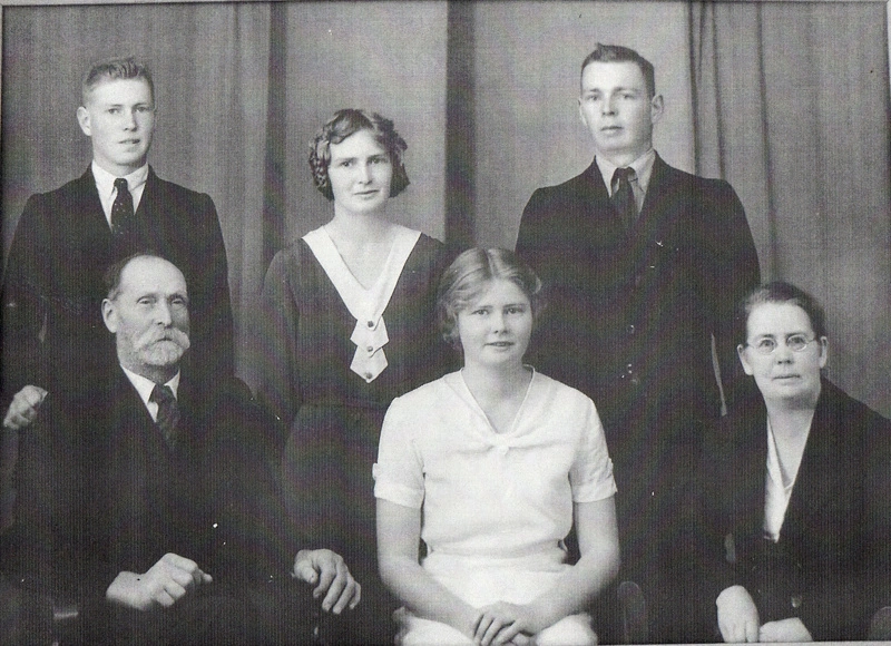 Wharfe Family 1936. | Record | DigitalNZ