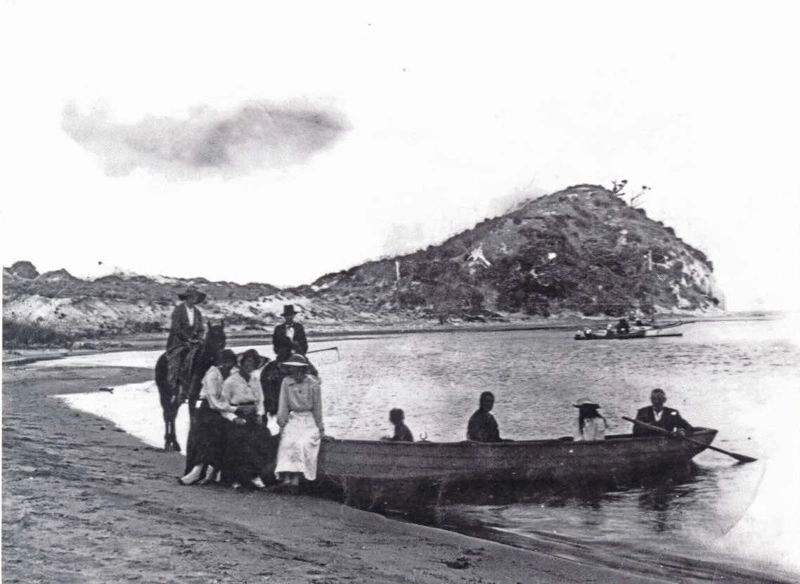 Moir Family | Record | DigitalNZ