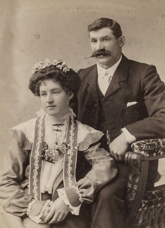 Photograph, Mr and Mrs Alex Findlay of South Wyndham | Record | DigitalNZ