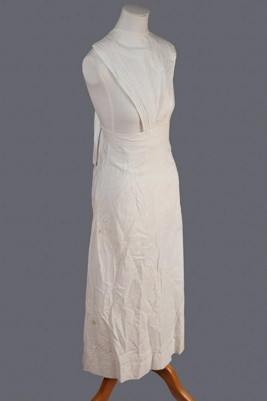 Apron, with Pin Tucks | Record | DigitalNZ