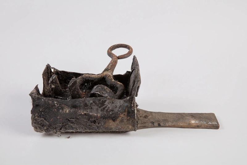 Tar Pot, Sheep Branding | Record | DigitalNZ