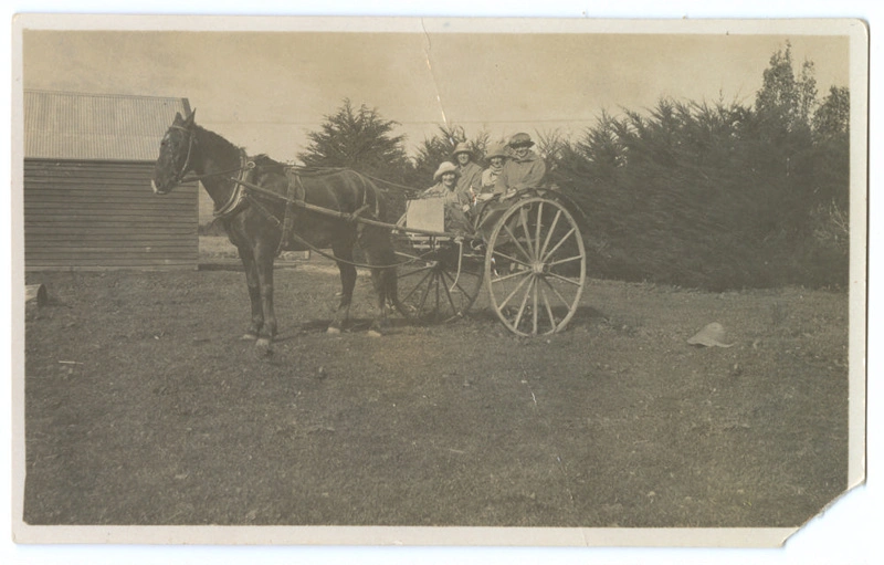 Photograph, Jess Wright and Millicent Butson | Record | DigitalNZ