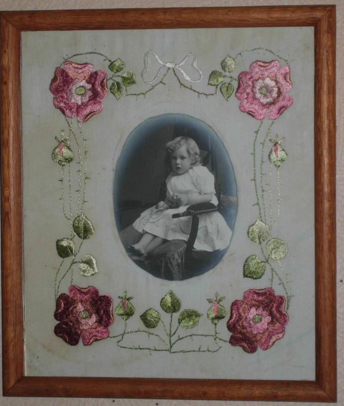 Embroidered Photo Frame | Record | DigitalNZ