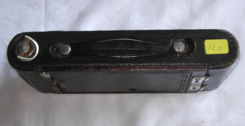 Folding Camera No. 2A Autographic Brownie | Record | DigitalNZ