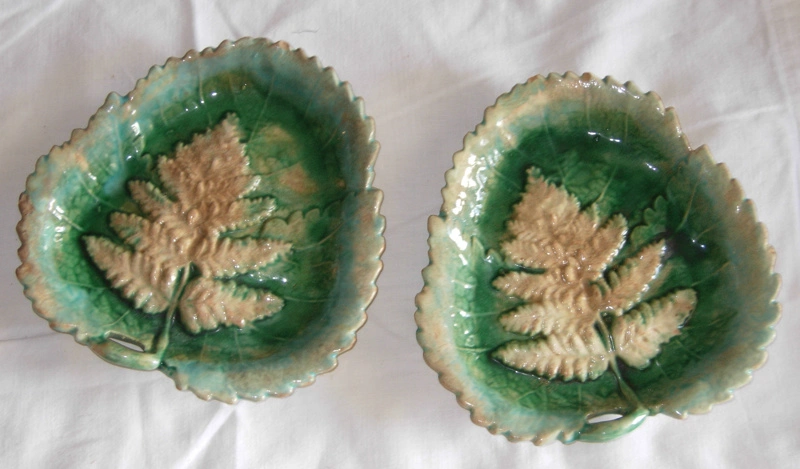 Green Leaf Dishes x2 | Record | DigitalNZ