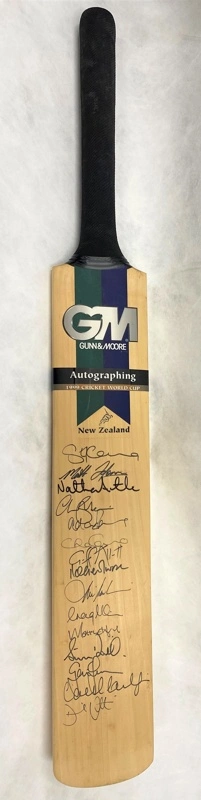 World Cup New Zealand Team Autographed Cricket Bat, 1999 | Record ...