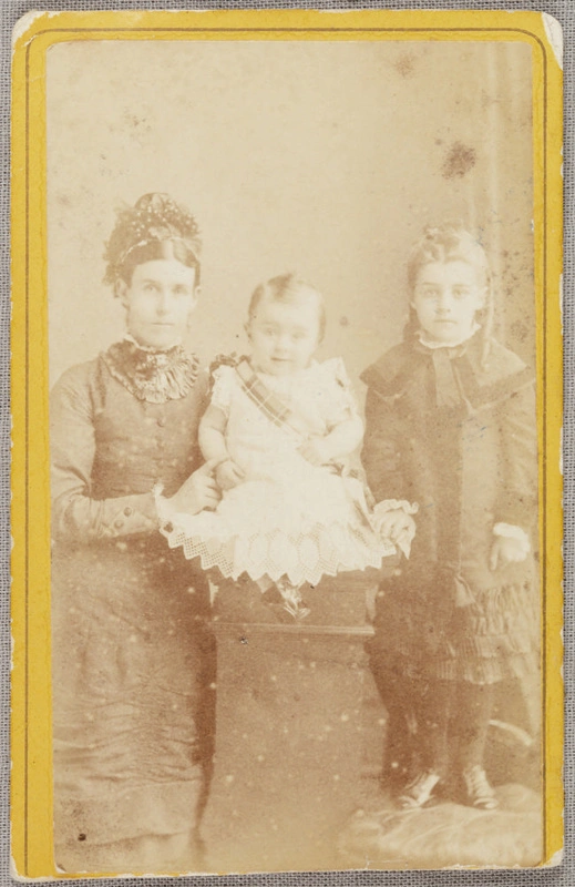 Photograph, Unknown family | Record | DigitalNZ