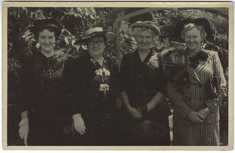 Photograph, Agnes Darnill, Sally Clode, Flora Knox and Villa Price ...