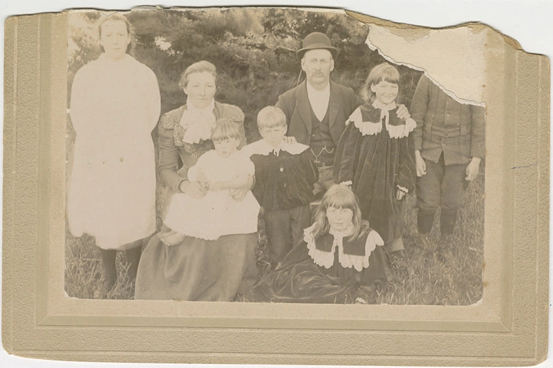Photograph, Group photograph of the Ashby family | Record | DigitalNZ