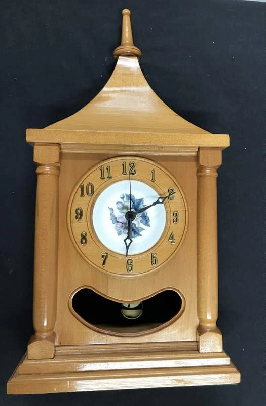 Clock, wooden | Record | DigitalNZ
