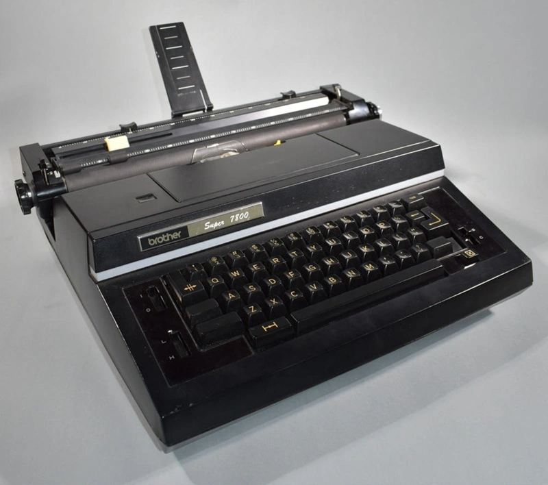 Typewriter, case and instructions | Record | DigitalNZ