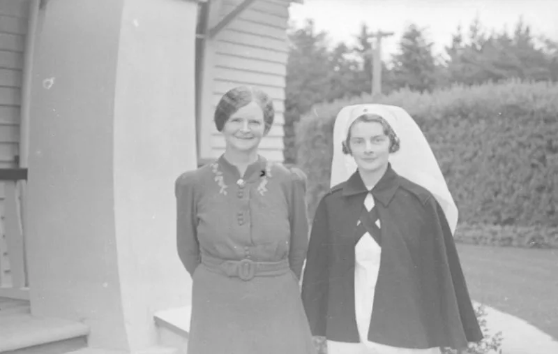 Kathleen and Amelia Longley | Record | DigitalNZ