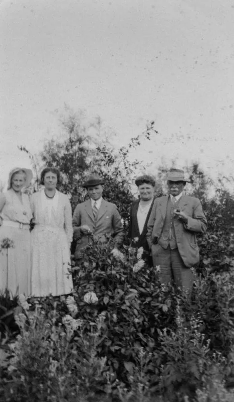 Harry Nelson and Family | Record | DigitalNZ