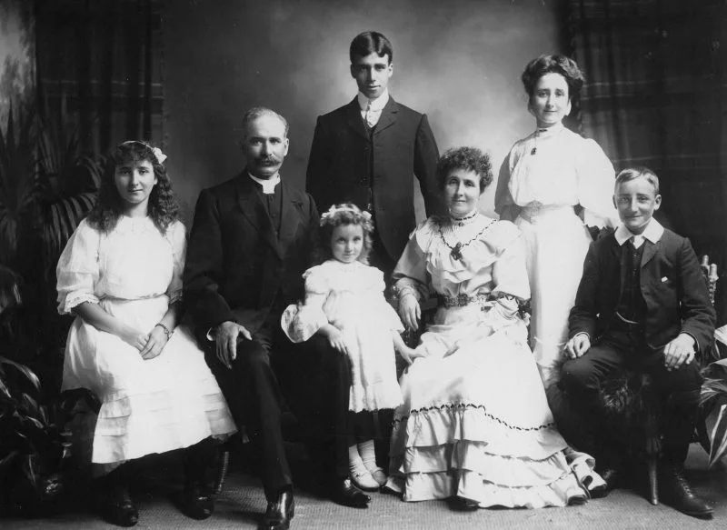 Reverend Whyte and Family | Record | DigitalNZ