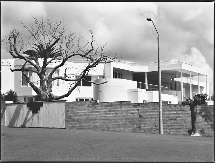 36 Herne Bay Road, Herne Bay, 1989 | Record | DigitalNZ