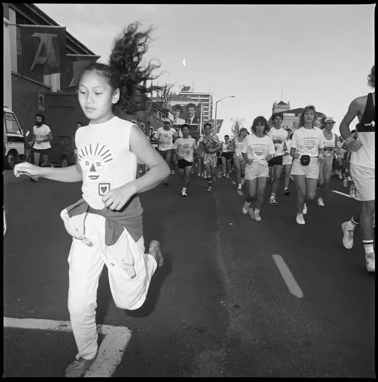 Round the Bays Run, Auckland Central, 1990 | Record | DigitalNZ