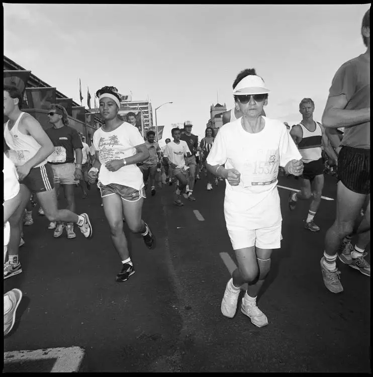 Round the Bays Run, Auckland Central, 1990 | Record | DigitalNZ