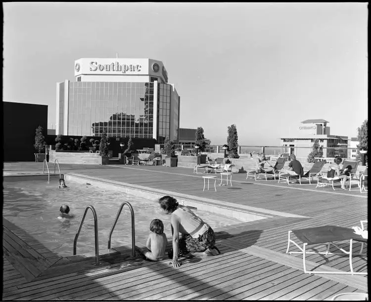 Regent Hotel swimming pool, Auckland Central, 1990 | Record | DigitalNZ