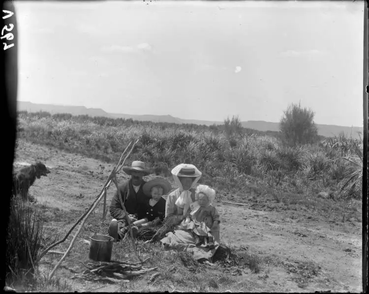 Charles Butcher and family at Strathmore, 1910 | Record | DigitalNZ