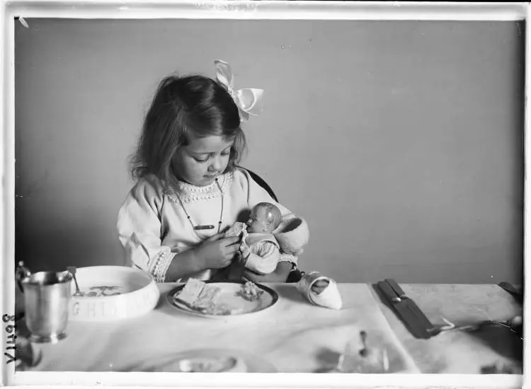 Jean Richardson with her doll | Record | DigitalNZ