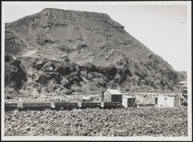 Mount Smart quarry and railway, 1930s | Record | DigitalNZ