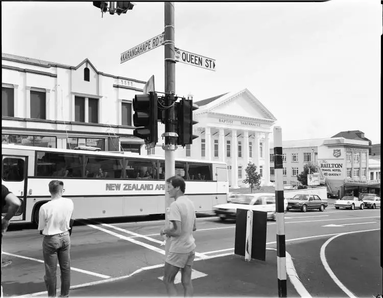 Queen Street, Auckland Central, 1990 | Record | DigitalNZ