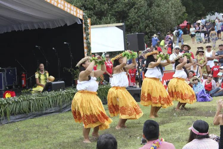 Hawaii dance performance ' Halau o Moananuikiwa' | Record | DigitalNZ