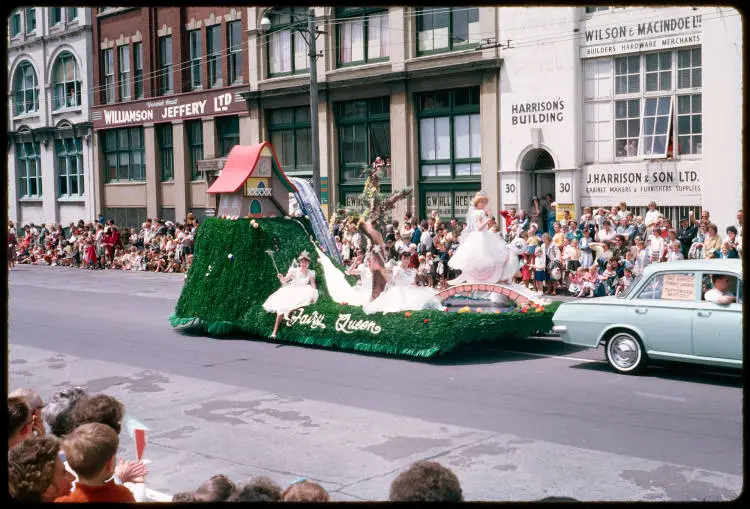 Farmers Santa Parade, 1963 | Record | DigitalNZ