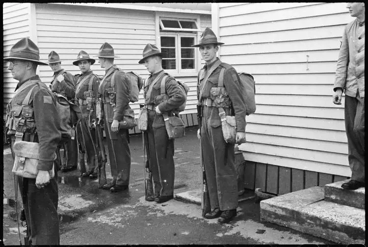 Soldiers at Papakura Camp, 1940s | Record | DigitalNZ