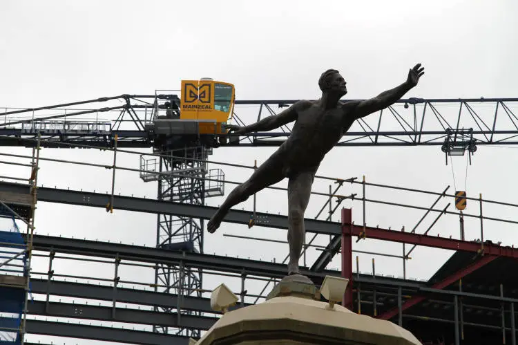 Sculpture at the Auckland Domain Gates, 2011 | Record | DigitalNZ